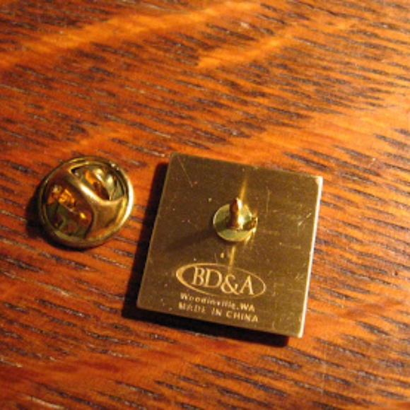 MoPop | Accessories | Museum Of Pop Culture Vintage 200 Mopop Pin ...